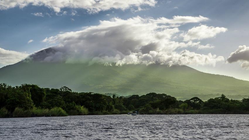 Caminata en el Volcán Mombacho, Managua, Nicaragua | Tiqy