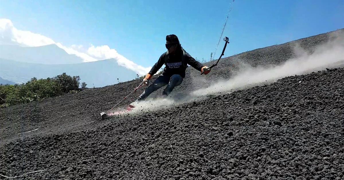 Sandboard en Volcán Pacaya, Ciudad de Guatemala, Guatemala | Tiqy